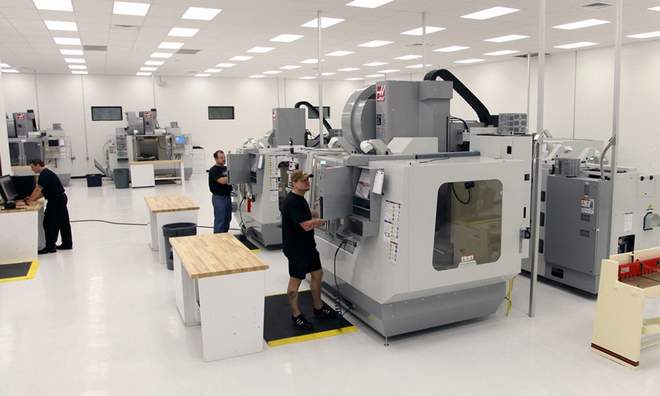 USF1、チーム施設写真公開とケン・アンダーソンへのQ&A : F1通信