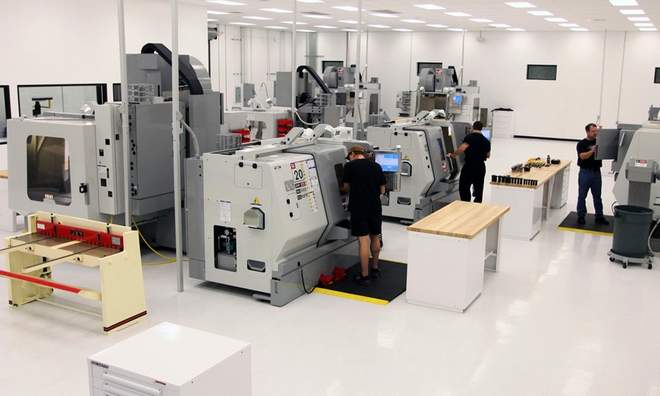 USF1、チーム施設写真公開とケン・アンダーソンへのQ&A : F1通信